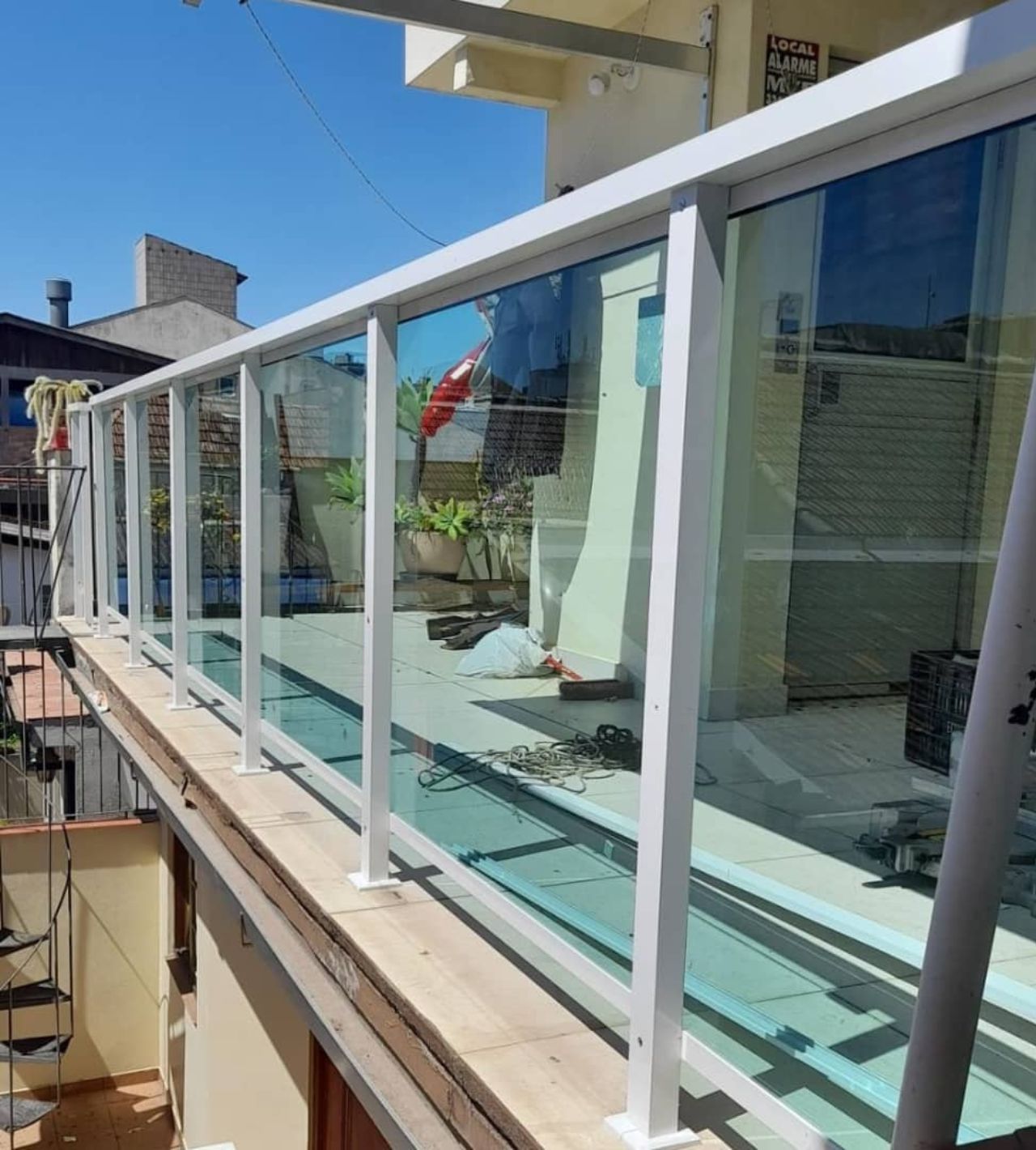 Guarda-corpo e Corrimão – Alumiesk Esquadrias